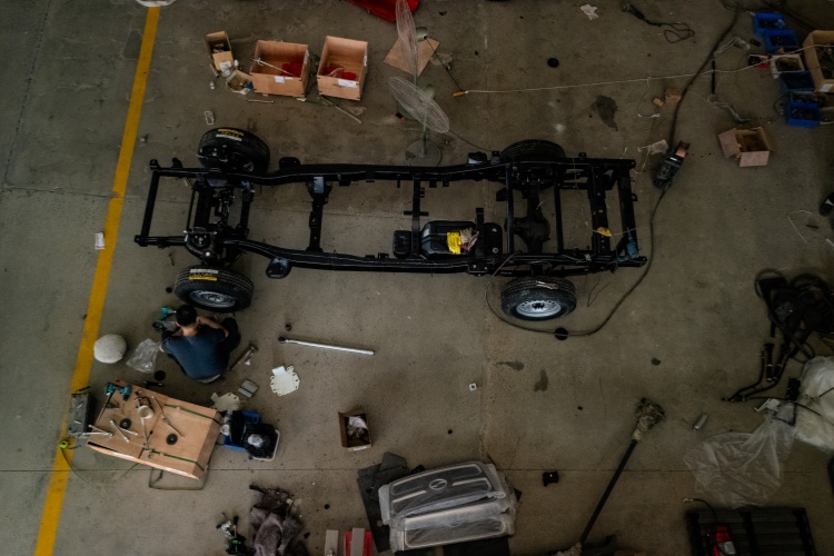 Diesel Four-wheel Drive Pickup Truck Frame Assembly Site - Frolan ...