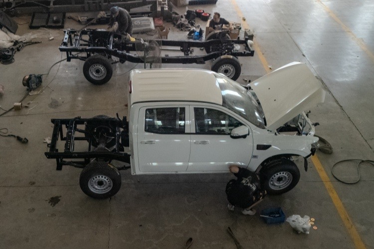 Diesel Four-wheel Drive Pickup Truck Frame Assembly Site - Frolan ...